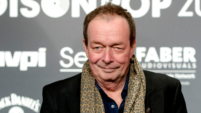 Zanger Thé Lau (62) overleden | Show | AD.nl