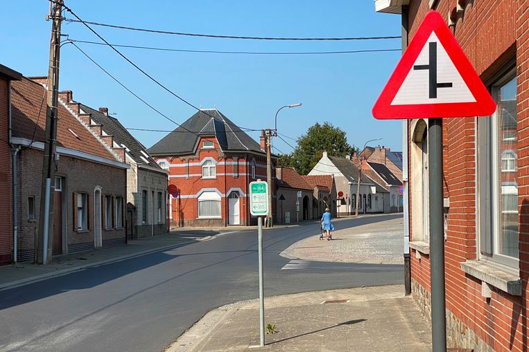 Gemeente Lede lanceert nieuw type verkeersbord | Lede | In de buurt | HLN Gemeente Lede lanceert nieuw type verkeersbord | Lede | In de buurt | HLN
