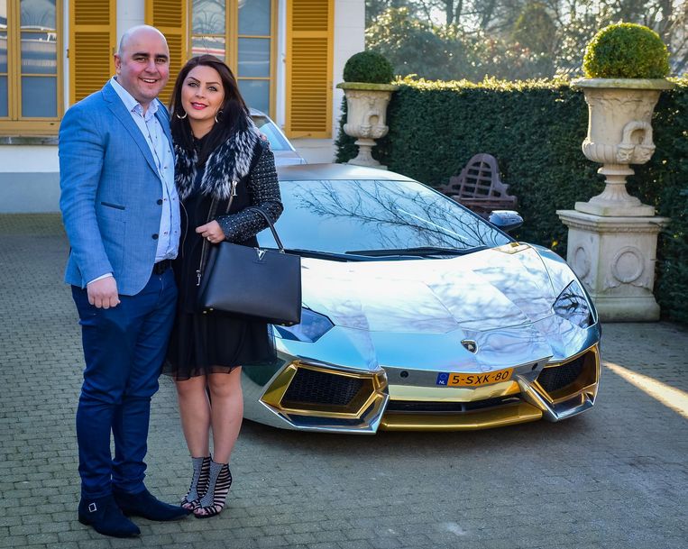 Van vluchteling tot multimiljonair: "In het begin sliepen we in ...