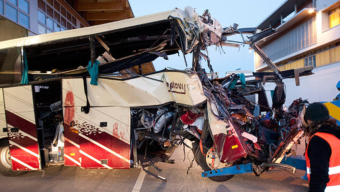 Reconstructie busramp Sierre wijst op zelfdoding chauffeur | Buitenland ...