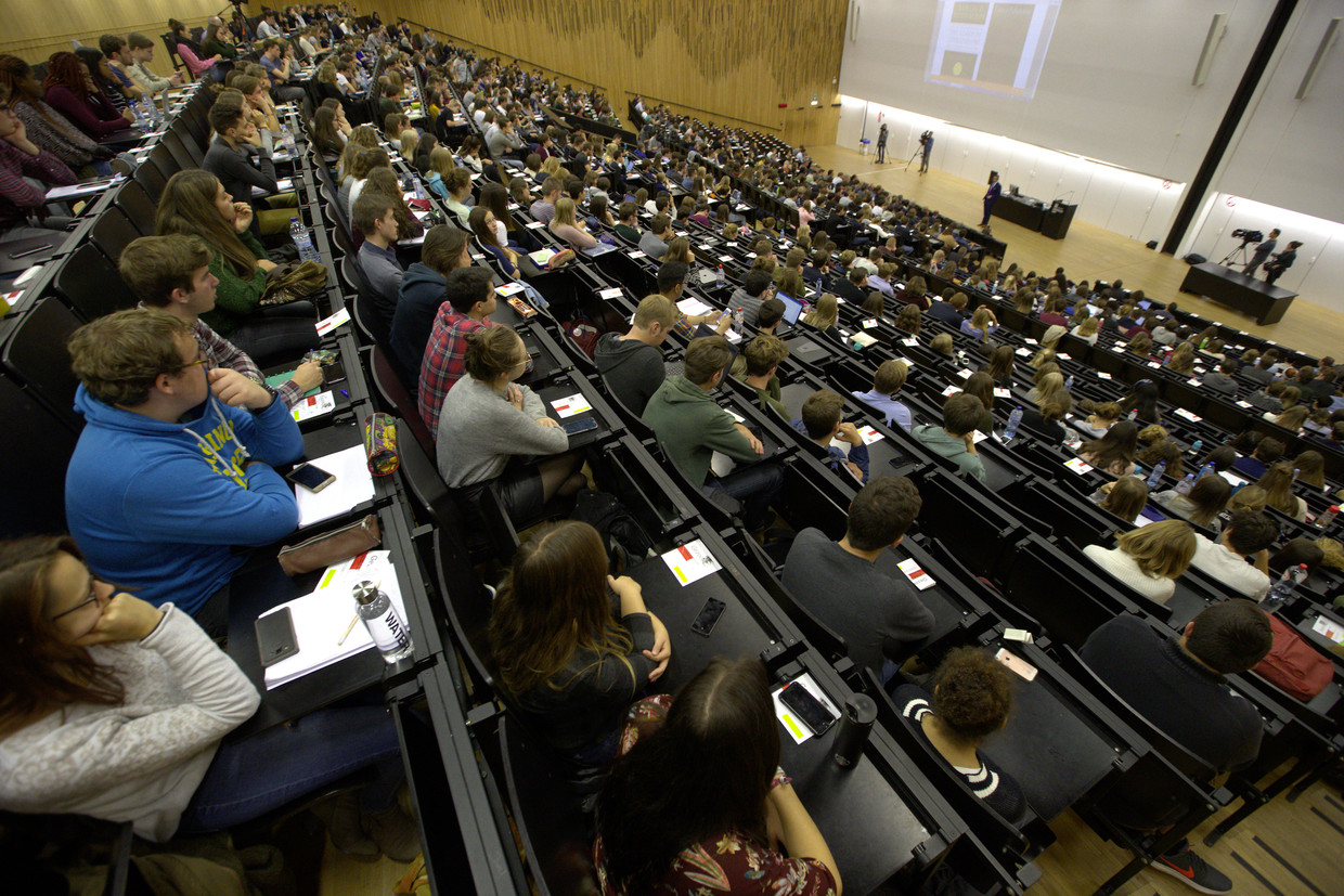 Diploma halen in hoger onderwijs moet sneller | De Morgen