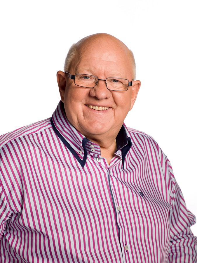 Henk Wijngaard loopt weg bij zijn nichtje Shania Twain | Foto | AD.nl
