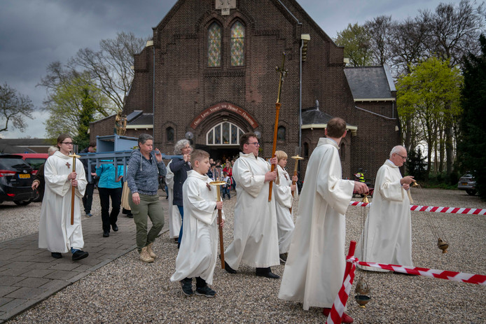 Doek valt voor katholieke kerken in Oosterbeek en Renkum | Renkum ...