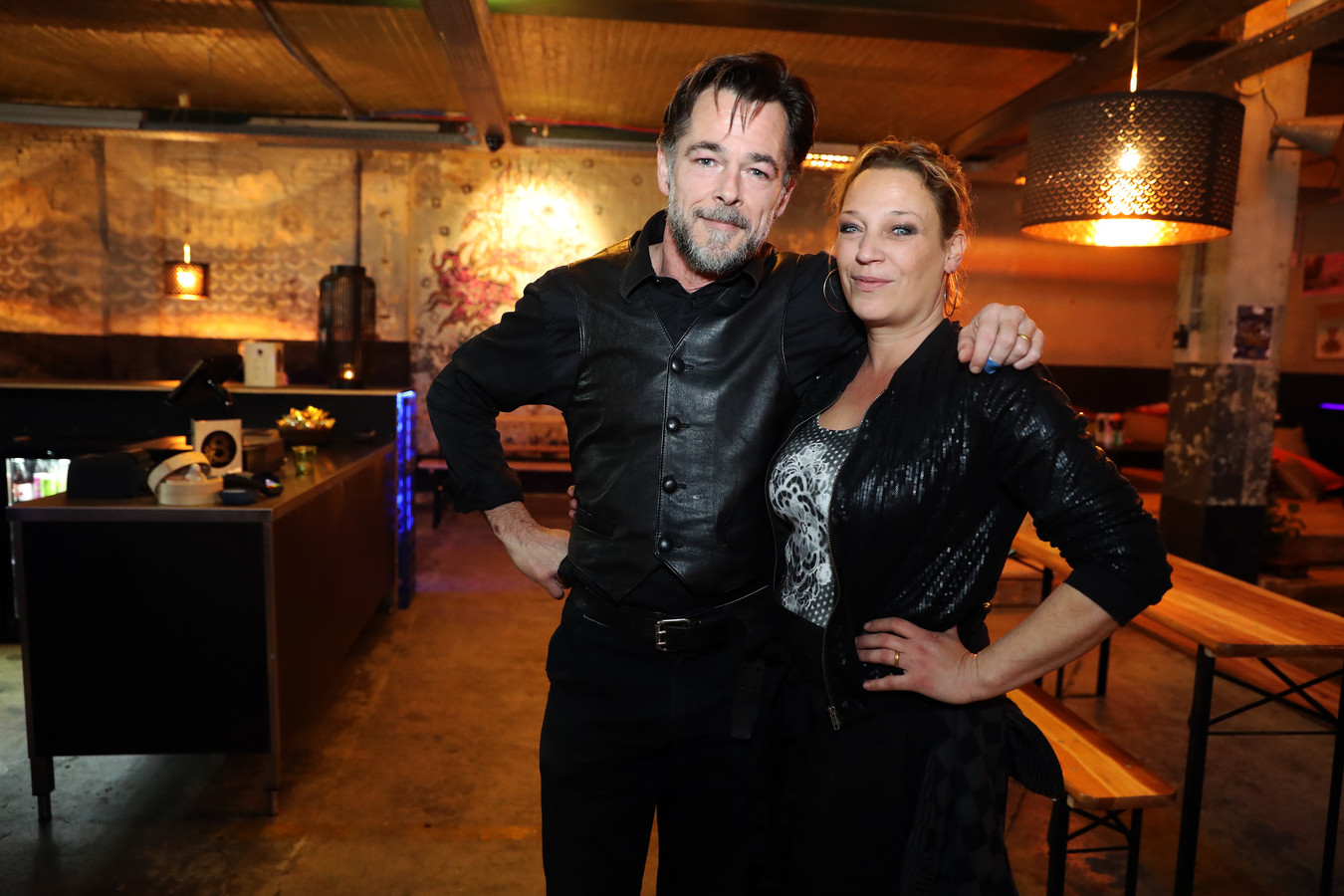 Sally-Jane Van Horenbeeck en Robert de la Haye baten Thais restaurant ...