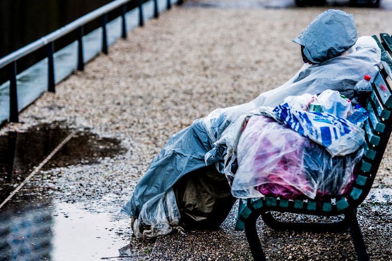 Haagse daklozen komen slechter uit de opvang | Trouw