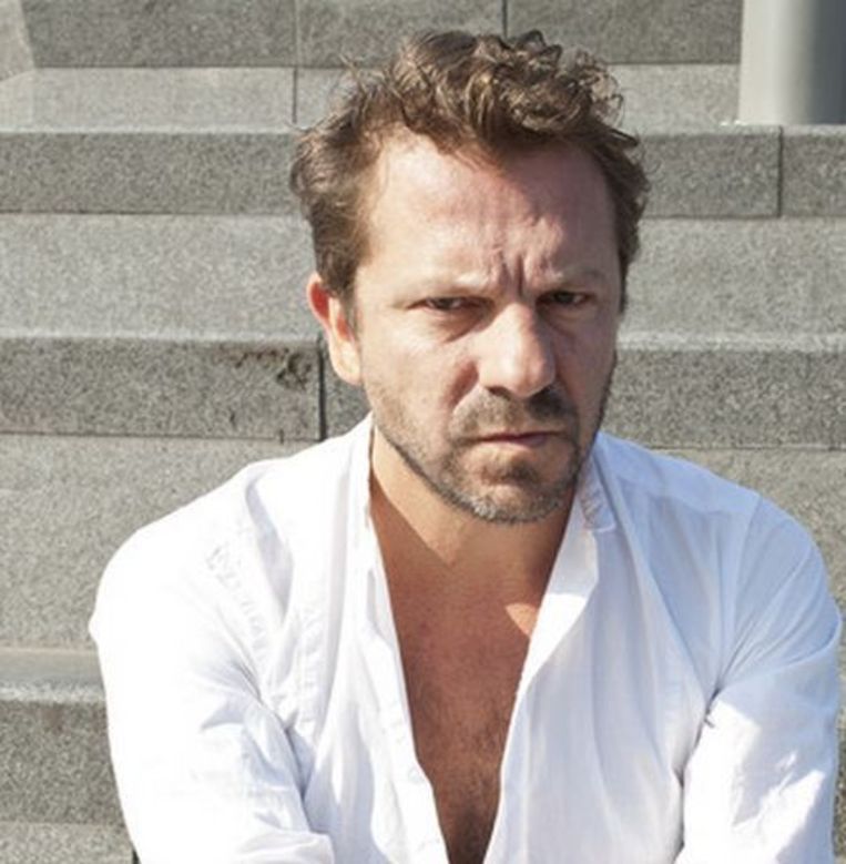 Tom Barman blikt terug op wilde beginjaren van dEUS: “Gelukkig is het ...