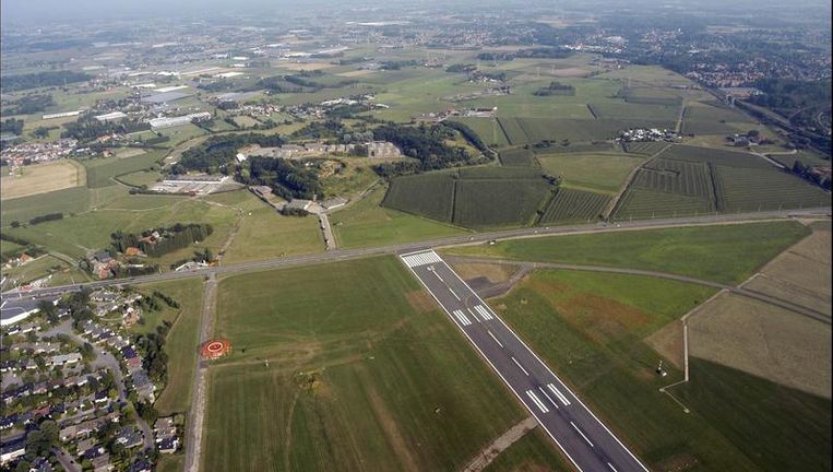 Luchthaven Deurne bekijkt opties veiligheidsstrook | De Morgen