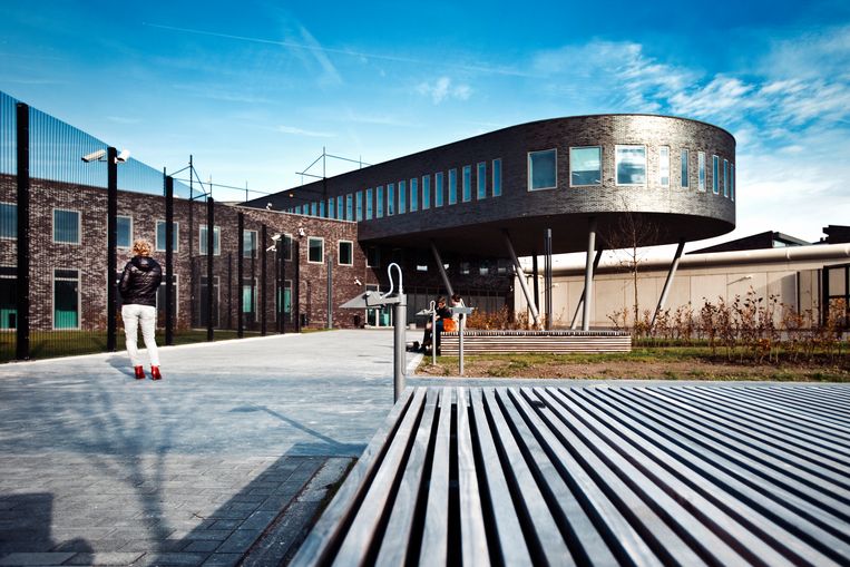 Te weinig geïnterneerden verlaten Forensisch Psychiatrisch Centrum Gent | De Morgen