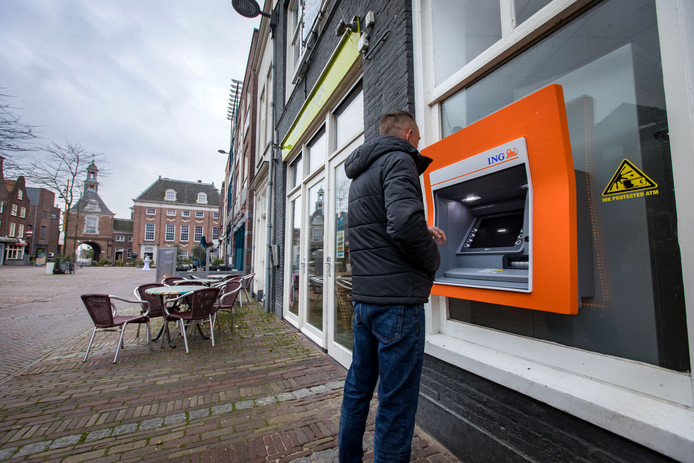 Geldautomaat krijgt gele kleur en gaat Geldmaat heten | Binnenland | AD.nl