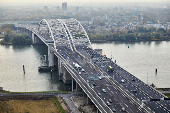 Studie naar nieuwe bruggen bij Rotterdam | Rotterdam | AD.nl