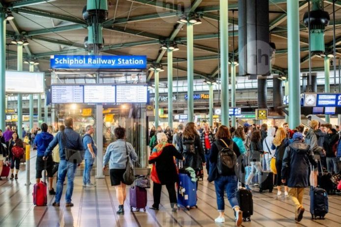 Schiphol Plaza op de schop: lucht- en treinreiziger uit elkaar ...