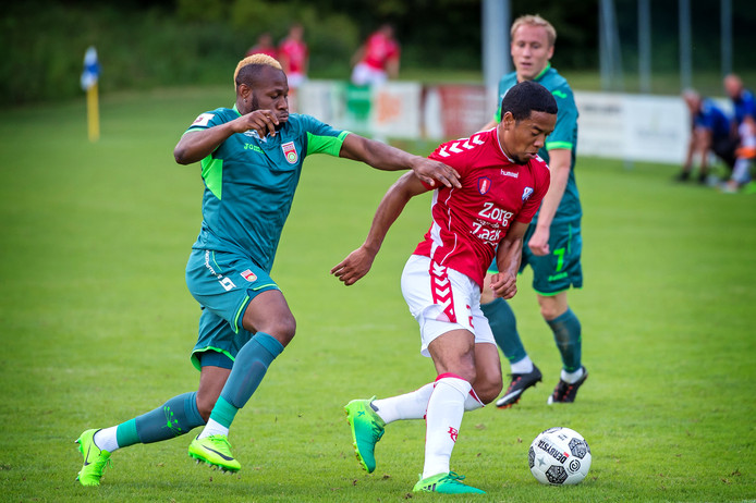 FC Utrecht strikt Urby Emanuelson | Nederlands voetbal | AD.nl