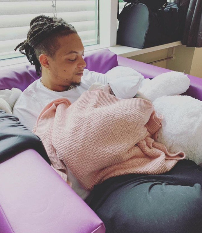 Rapper Ronnie Flex vader geworden van dochtertje Nori Dua | Show | AD.nl