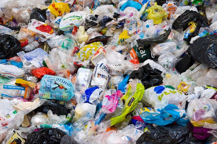 Vuil plastic enorme kostenpost voor Twentse gemeenten, beter ...