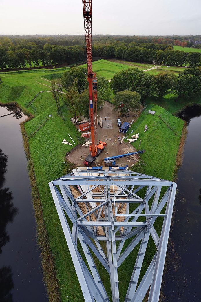 Vlag in top om hoogste punt te vieren van toren Pompejus op Fort de ...