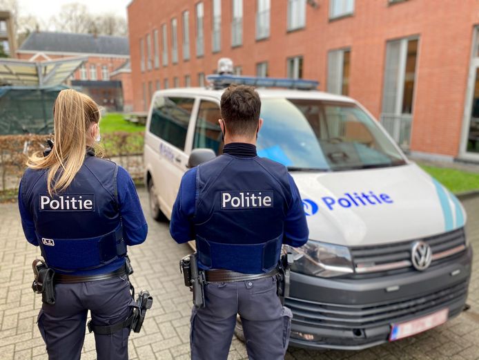 Politie-inspecteur Ellen (24) blikt terug op 2020: “Niemand bij ons staat te springen om ...