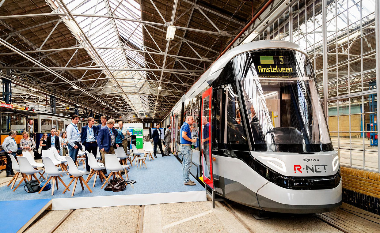 Komende nacht eerste testritten nieuwe tram | Het Parool