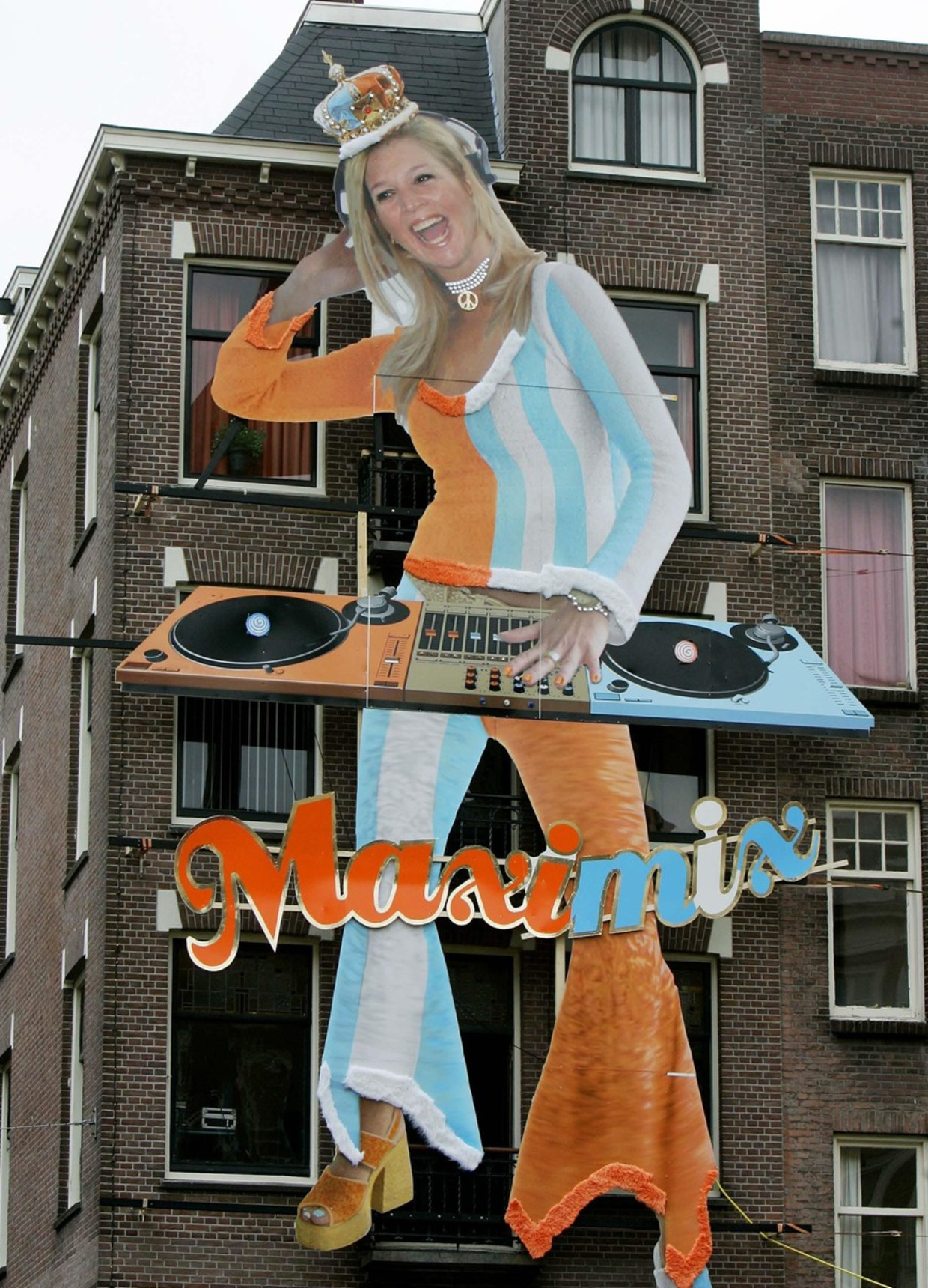 Prins Claus kon de onthulling van De Blaffende Vis wel waarderen | Het ...