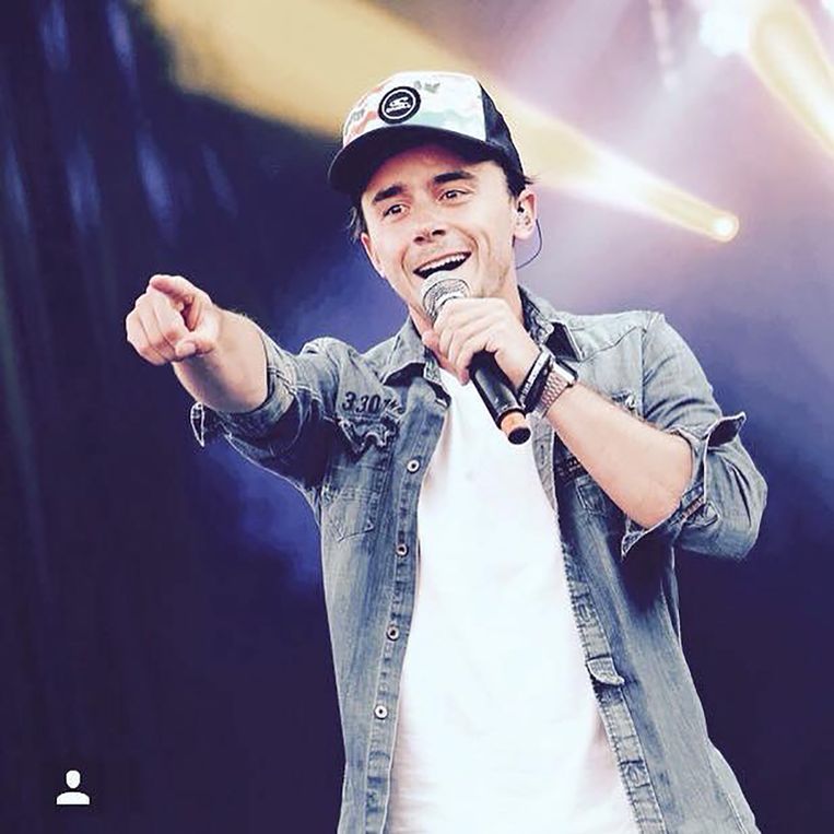 Zanger Dean wordt voor het eerst papa | Showbizz | HLN