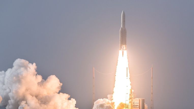 Raket Ariane-5 brengt Europese satellieten in de ruimte | De Volkskrant