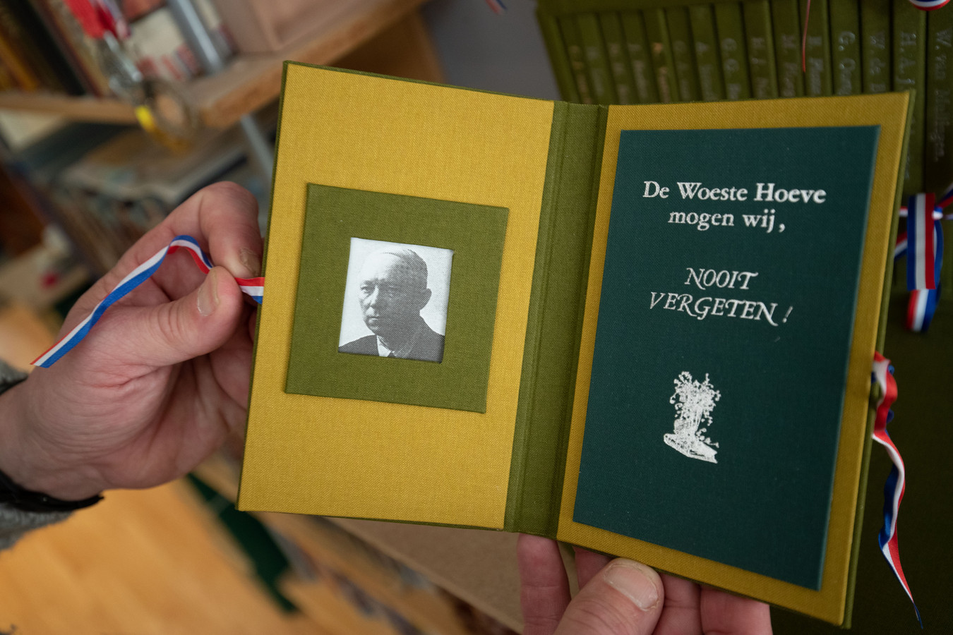 Jelle (61) maakt tastbare herinnering aan alle 117 mannen die bij de ...