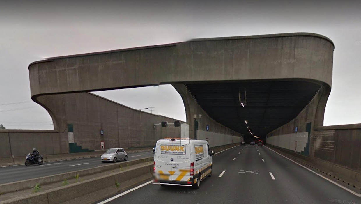 Zeeburgertunnel dicht na ongeluk | Het Parool