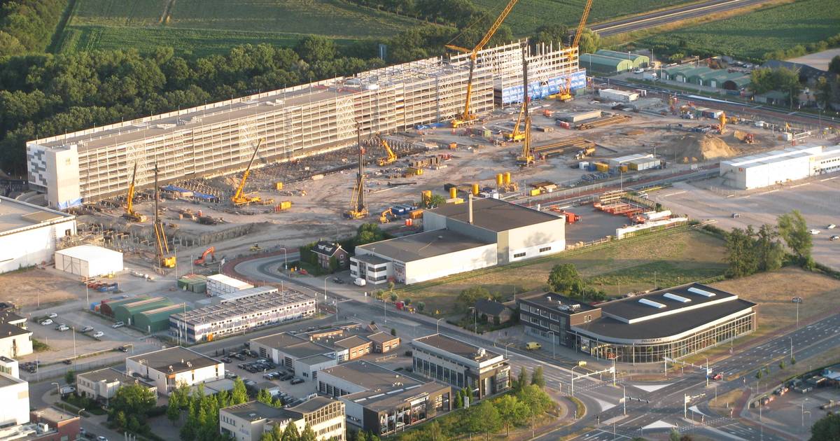 Bij ASML in Veldhoven wordt tijdens vakantie doorgebouwd | ASML | ed.nl