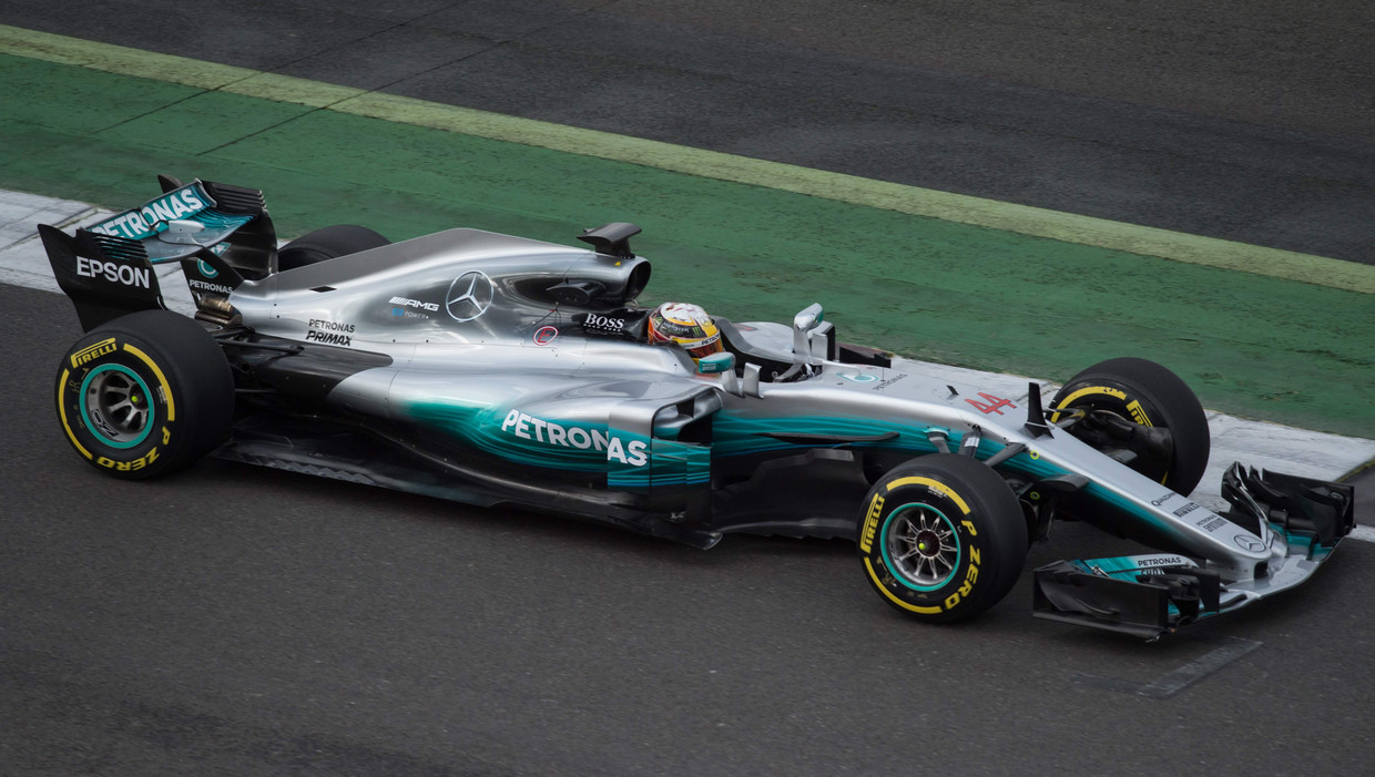 Dit is de nieuwe F1-Mercedes waar Verstappen het straks tegen opneemt ...