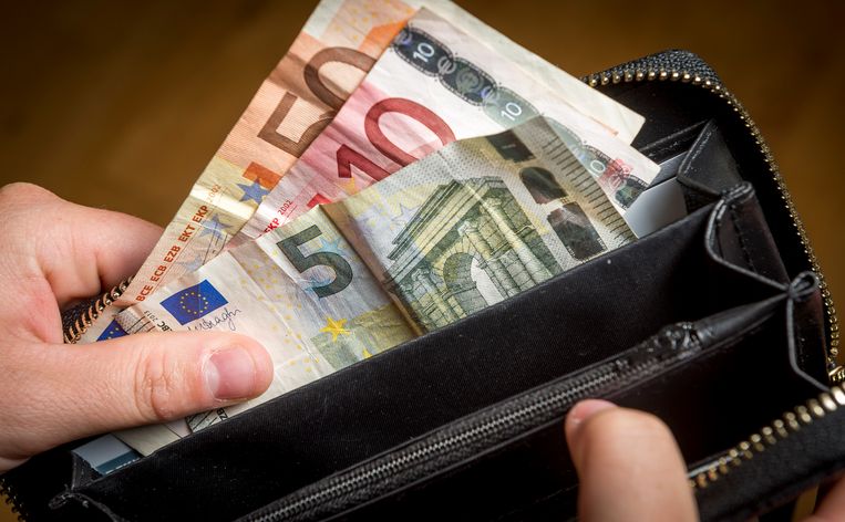 Mannen die met cash betalen, kweken grotere spierballen – Klopt dit wel ...