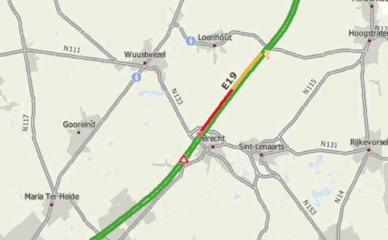 E19 richting Antwerpen volledig versperd in Brecht door ongeval met trucks: ‘Vermijd omgeving ...