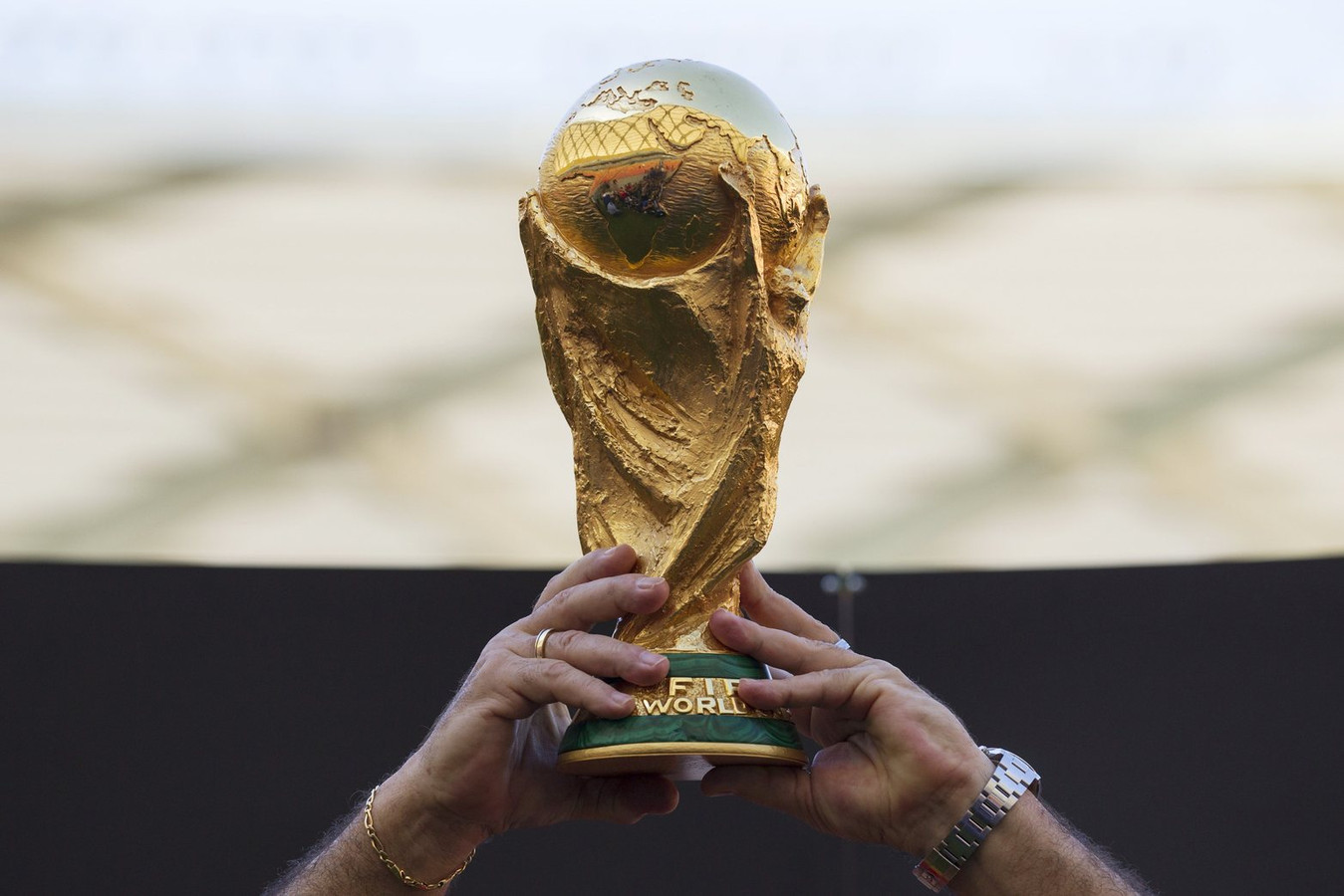 Replica WK-beker afgebrand vlakbij trainingskamp Brazilië | Foto ...