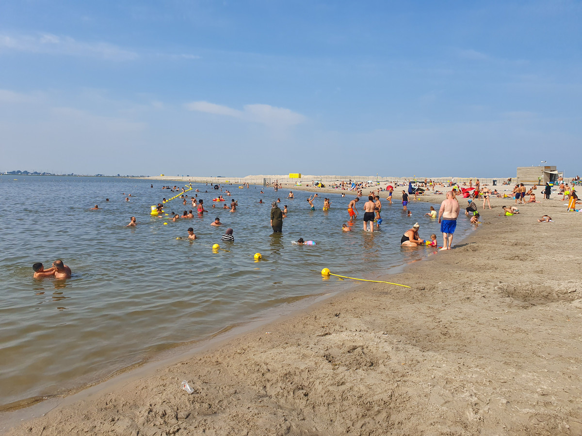 Burgemeester sluit per direct strand op IJburg in Amsterdam na twee ...