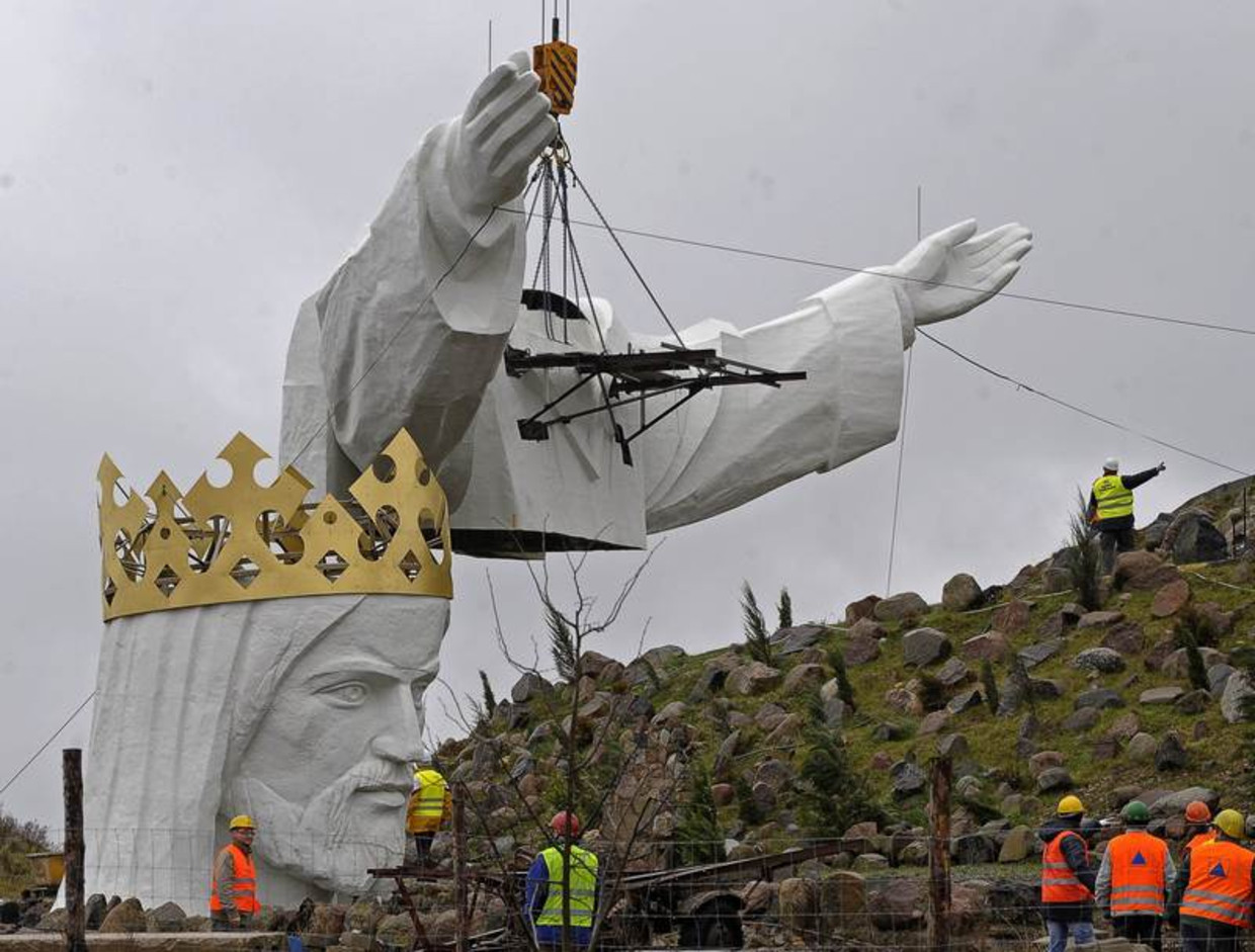 Grootste Jezusbeeld ter wereld in Polen | Het Parool