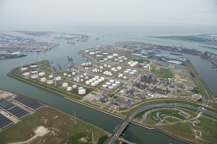 BP moet meer uitleg geven bij plannen voor raffinaderij | Rotterdam | AD.nl