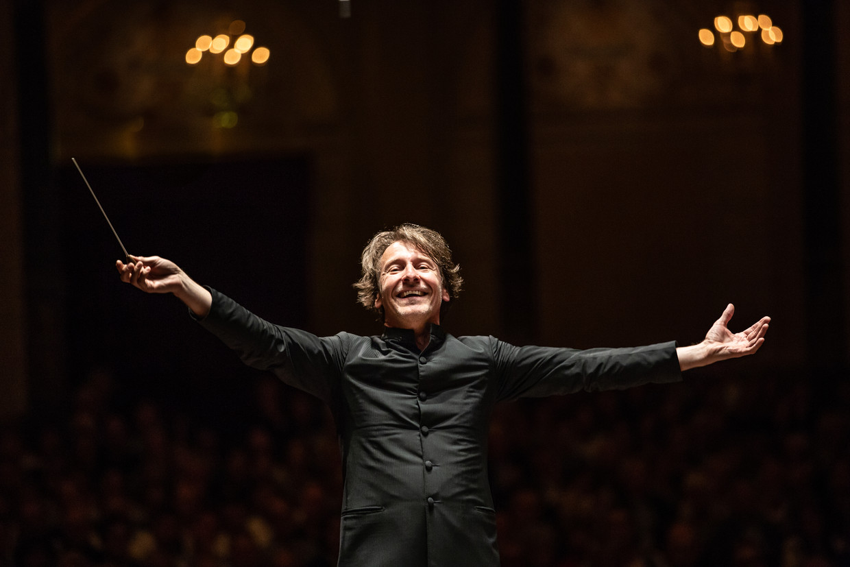 Chef-dirigent Marc Albrecht stopt na tien intense jaren: ‘Door de ...