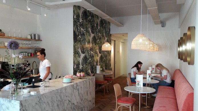 Horecanieuws: Veel roze en eenhoorns in nieuw Frenchie Café in Den ...