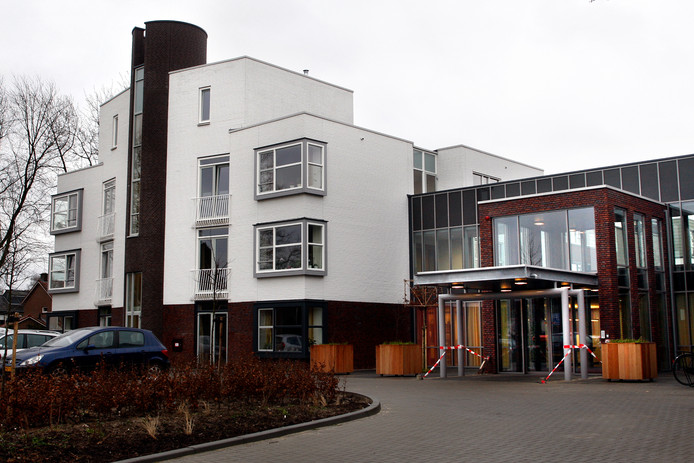 Bestuurder Warnsvelds zorg-wooncentrum Den Bouw vertrokken via ...