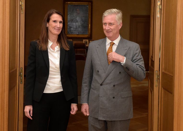 Wilmès is officieel de eerste vrouwelijke premier van België | De Morgen
