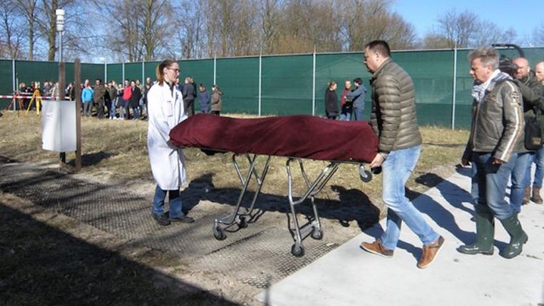 AMC begraaft eerste lichaam in onderzoek naar lijkontbinding | Het Parool