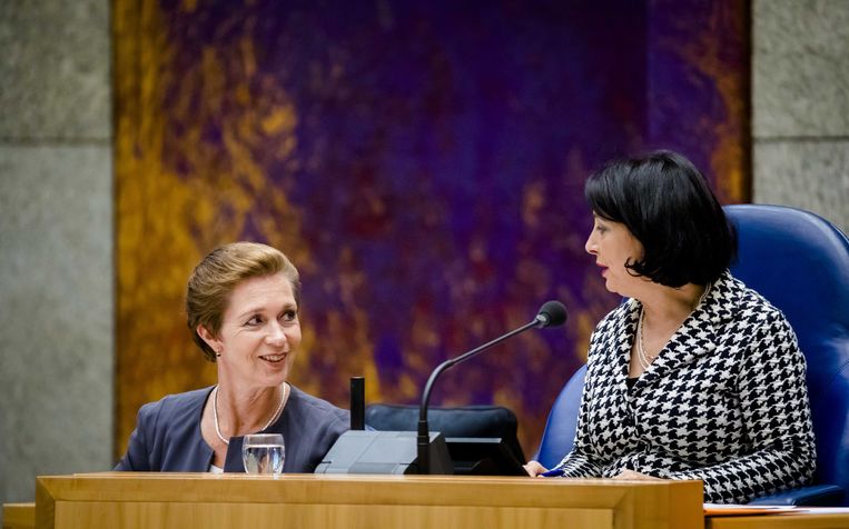 Griffier Tweede Kamer vertrekt ongebruikelijk snel | Trouw