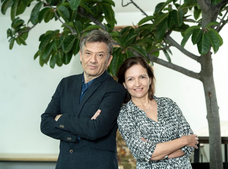 Sinds de dood van hun vader vijf jaar geleden is de band tussen Bart en ...