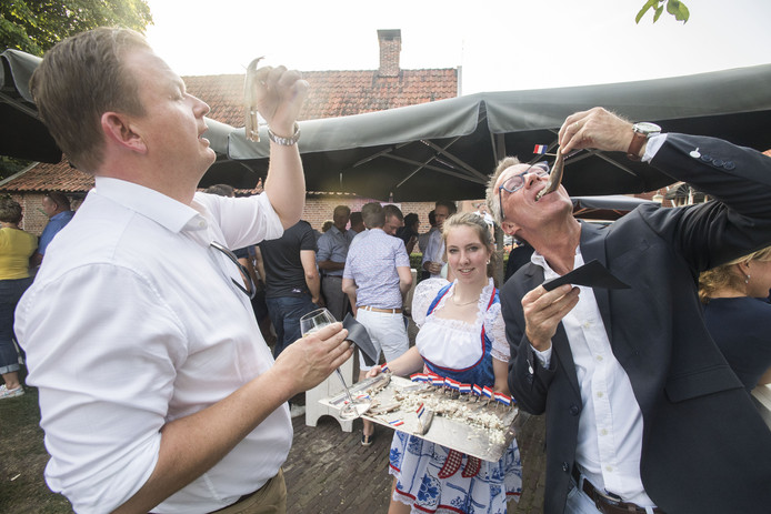 Haringparty Losser levert 15.000 euro op | Losser | tubantia.nl