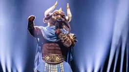 The Show Must Go On met deze impressionante Minotaurus - The Masked Singer